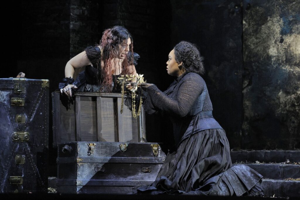“Medea” reviewed by Jacob Davis – AROUND THE TOWN CHICAGO