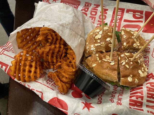 Epic Burger lives up to its name! – AROUND THE TOWN CHICAGO